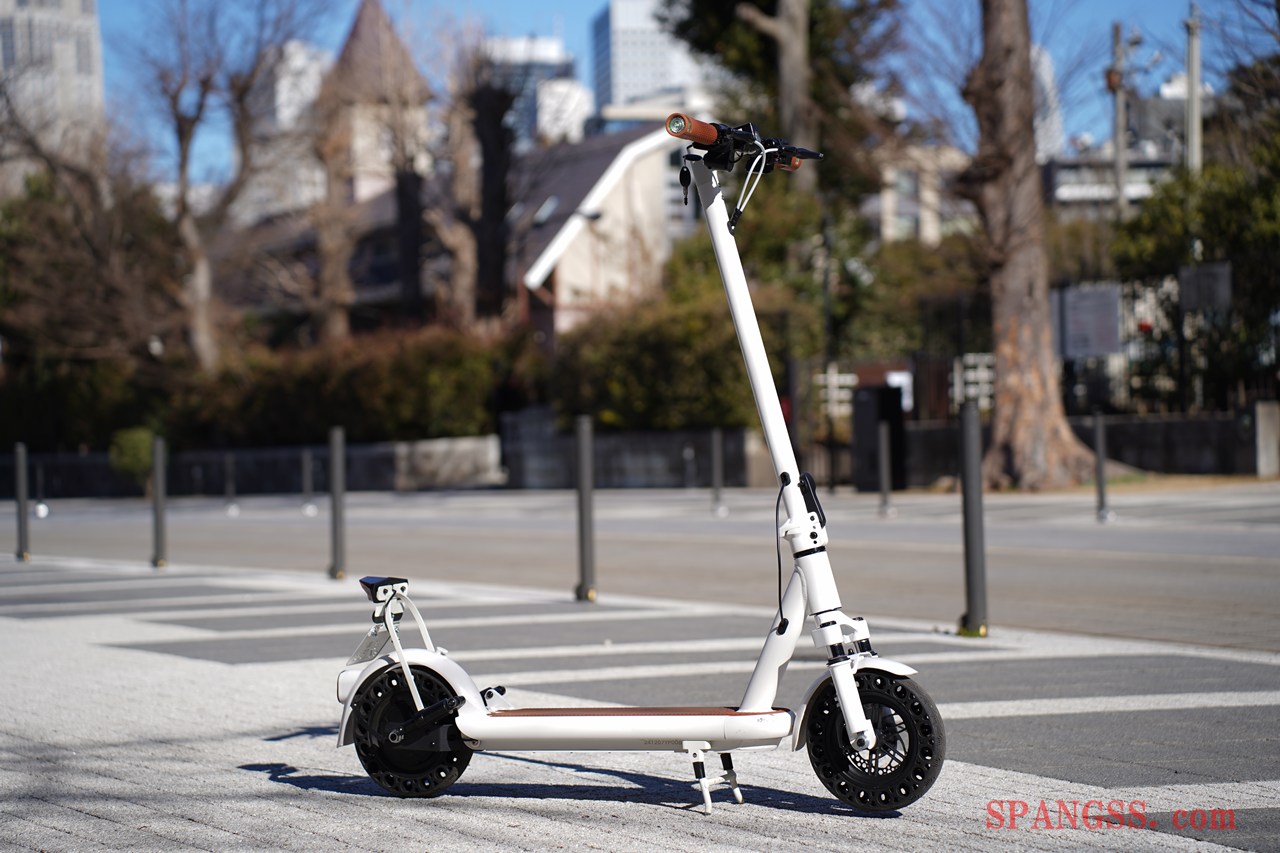 ハニカムタイヤを履いた最強コスパの電動キックボード、RICHBIT「ES2 PRO」のスパ太郎インプレッション！ - ライフスタイルのWebメディア「SPANGSS (スパングス)」